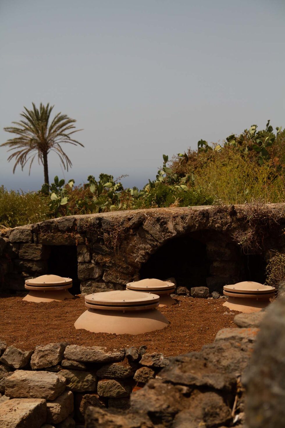 La Vinificazione in anfora_eng - Vino fermentato in anfora nell'isola ...